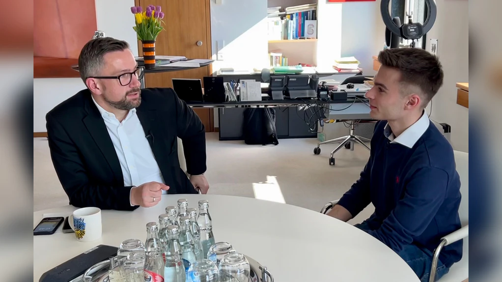 Sachsen - Minister Martin Dulig nahm Flüchtlinge zuhause auf