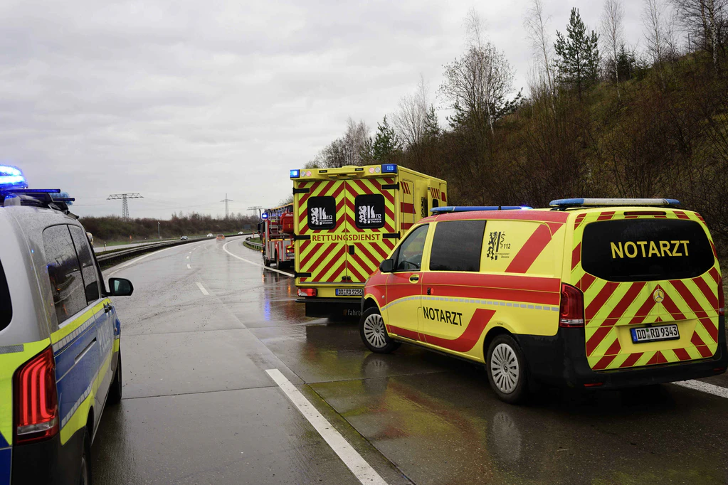 Schwerer Verkehrsunfall auf A17 in Dresden - Autobahn voll gesperrt