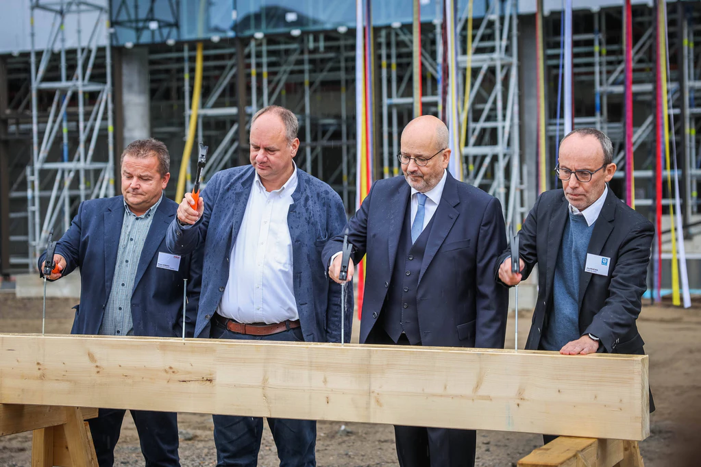 Dresdens Oberbürgermeister Hilbert plant Millionen-Springbrunnen am ...