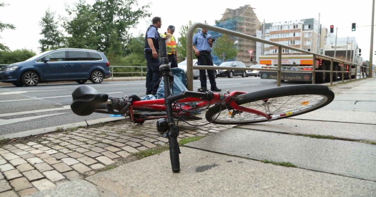 Gleich zwei Radfahrer schwer verletzt – Polizei sucht Zeugen | Sachsen Fernsehen