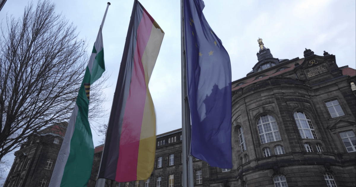Flaggen auf halbmast - Sachsen ordnet Trauerbeflaggung an