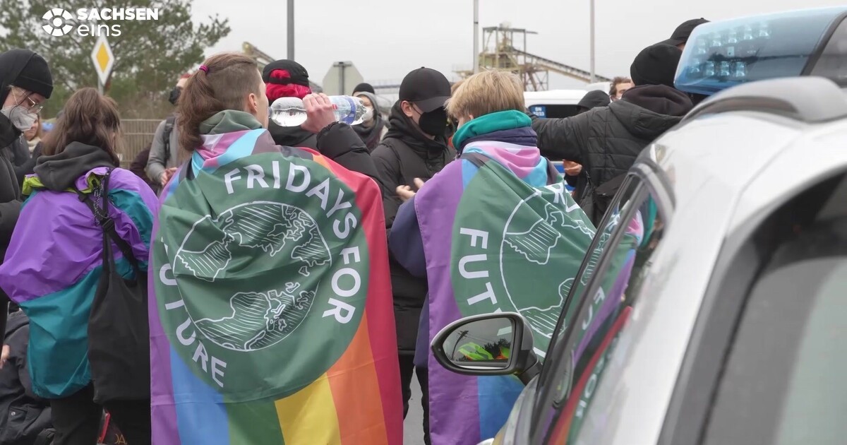 Umweltschützer Demonstrieren erneut gegen Abholzung von „Heibo ...