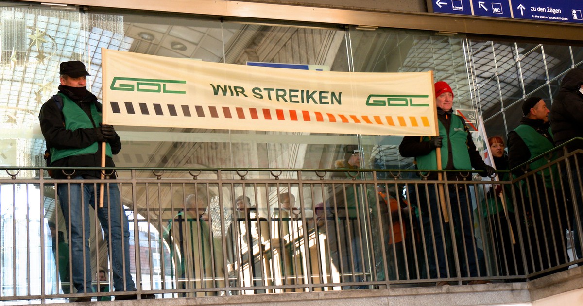 Hohe Streikbeteiligung - GDL-Warnstreik legt Bahn lahm